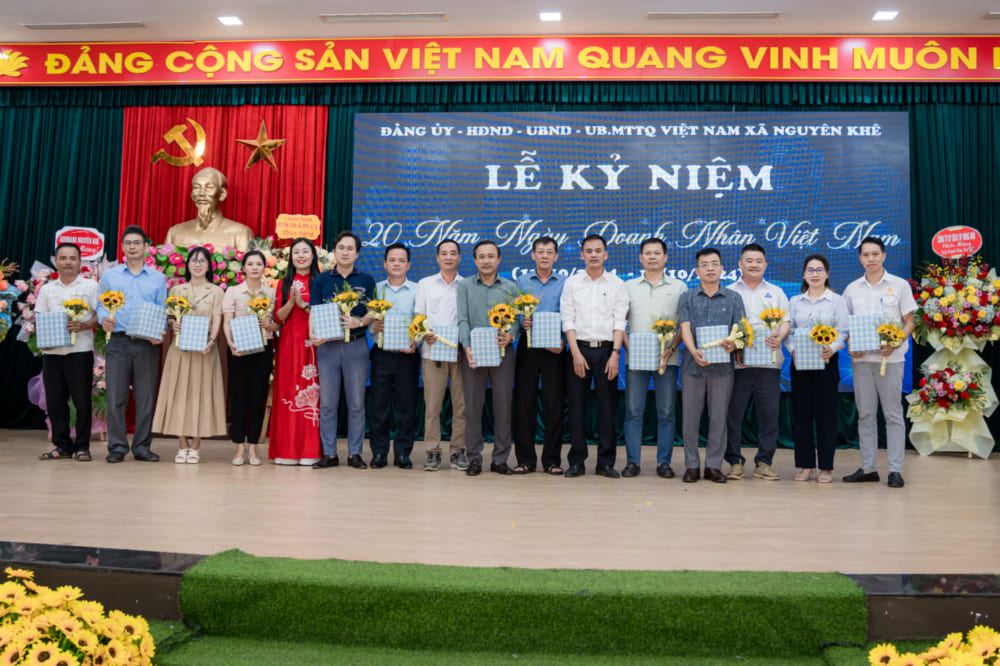 Công ty CP AVIA Vinh dự đón nhận danh hiệu Doanh nghiệp tiêu biểu tại Lễ kỷ niệm 20 năm ngày ...